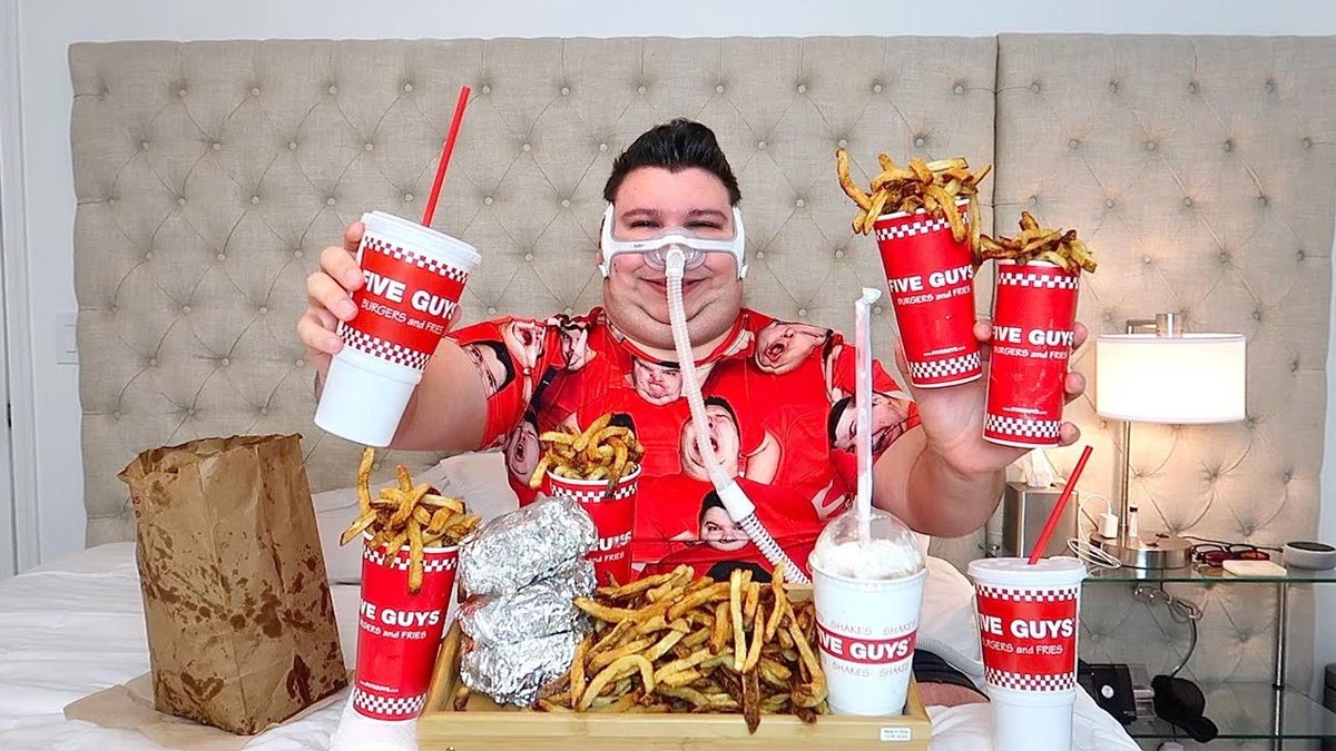 Mukbang nghĩa là gì? Tại sao nhiều người thích xem Mukbang?